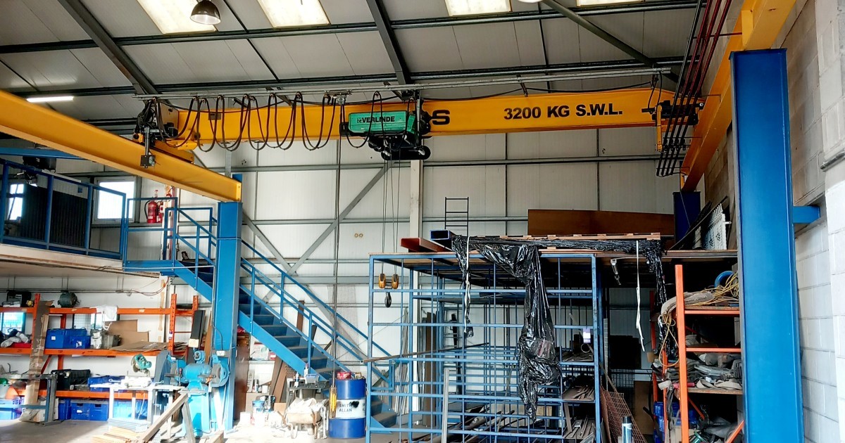 MOS Gantry Crane, Nissan 2000kg LPG Low Mast Forklift, Hand Tools etc ...